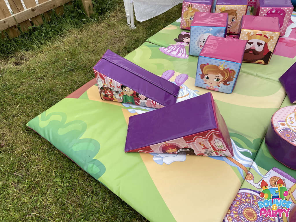 Princess Themed Soft Play & Ball Pool Setup - Bouncy Castles, Magic ...
