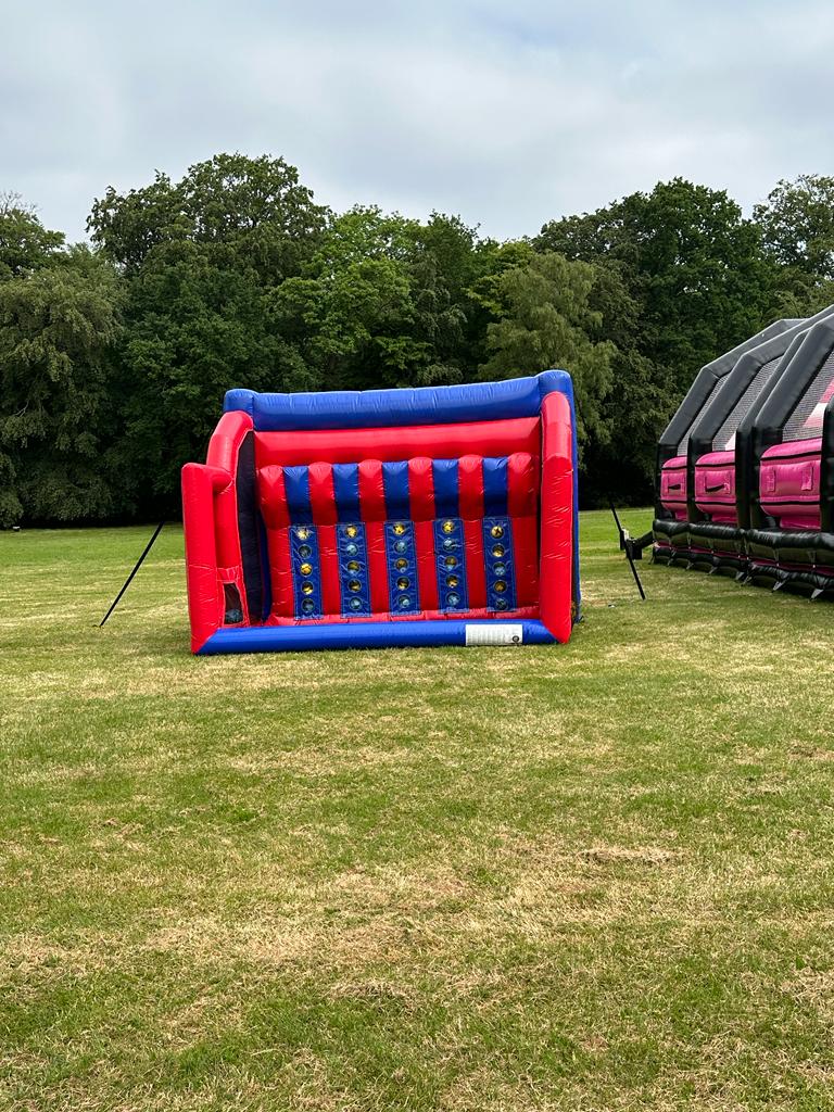 Inflatable Connect 4 - ice-rinks.co.uk in UK | Ice-rink Uk