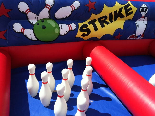10 (Ten) Pin Bowling Inflatable Game 35ft x 12ft - Bouncy Castle Hire ...