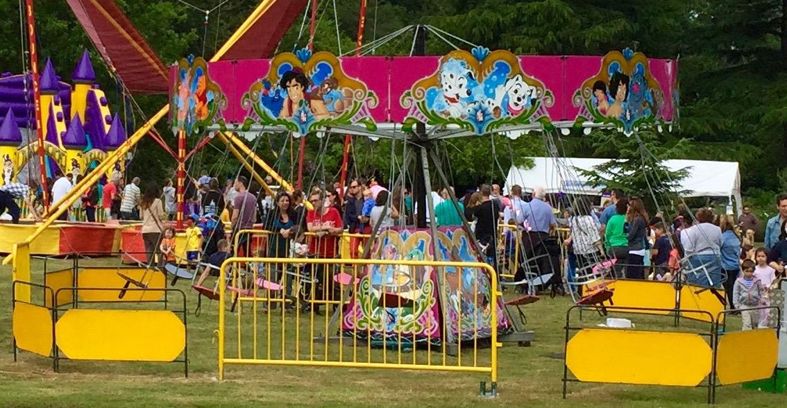 Funfair Swinging Chairs / Chairoplanes for Kids - Bouncy Castles ...
