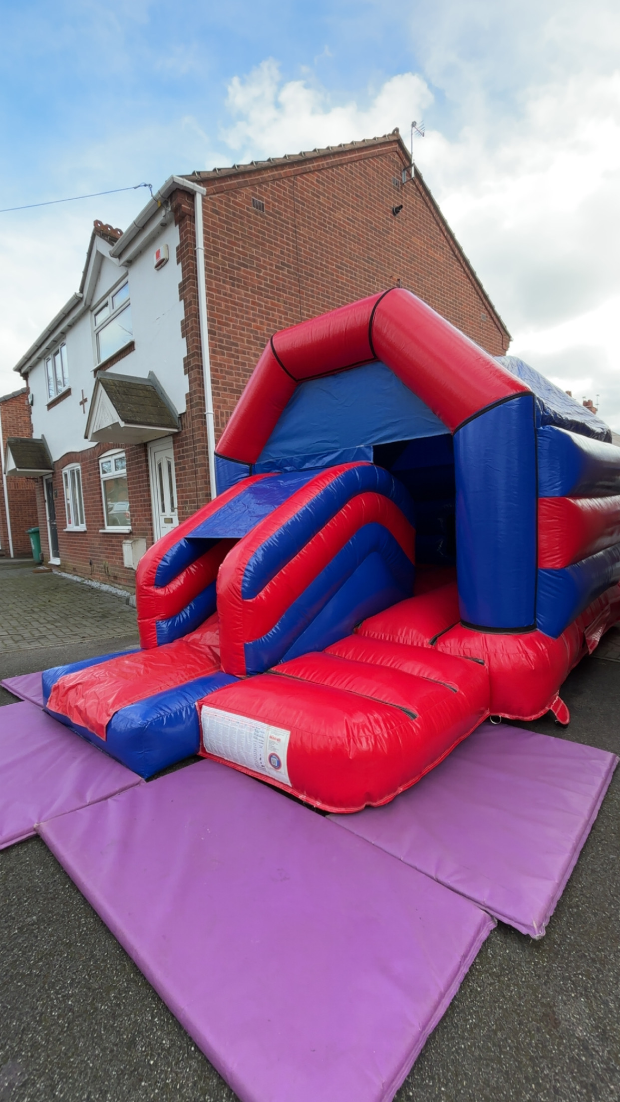 Blue and red slide combi hire in Nottingham - no deposit required