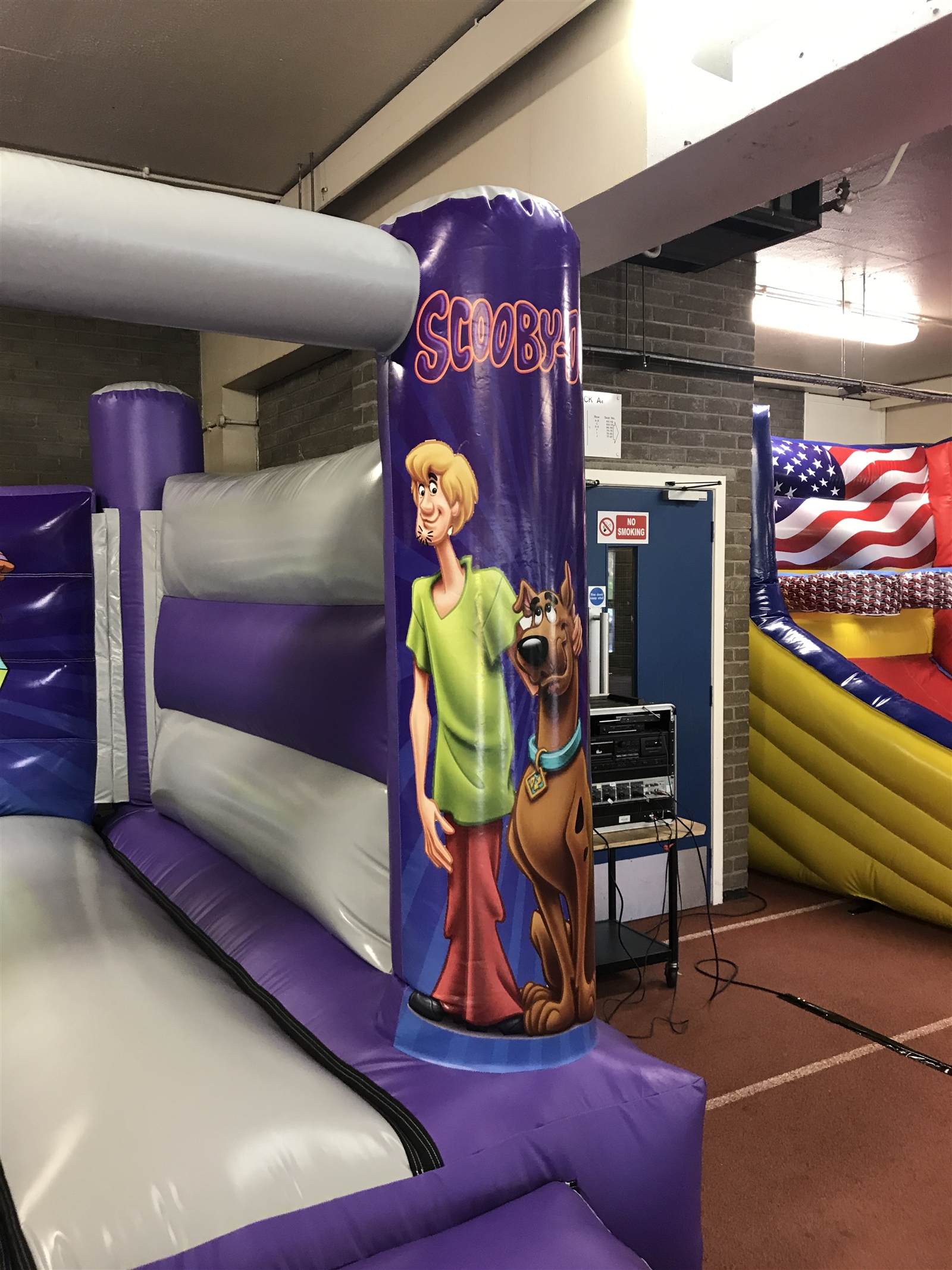 (low roof castle) 12ft x 14ft Scooby Doo 4 poster - Hire in Edinburgh ...