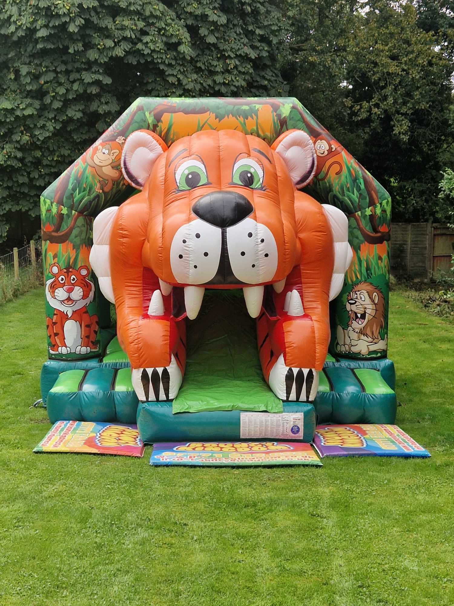 3D design bouncy castles and inflatables