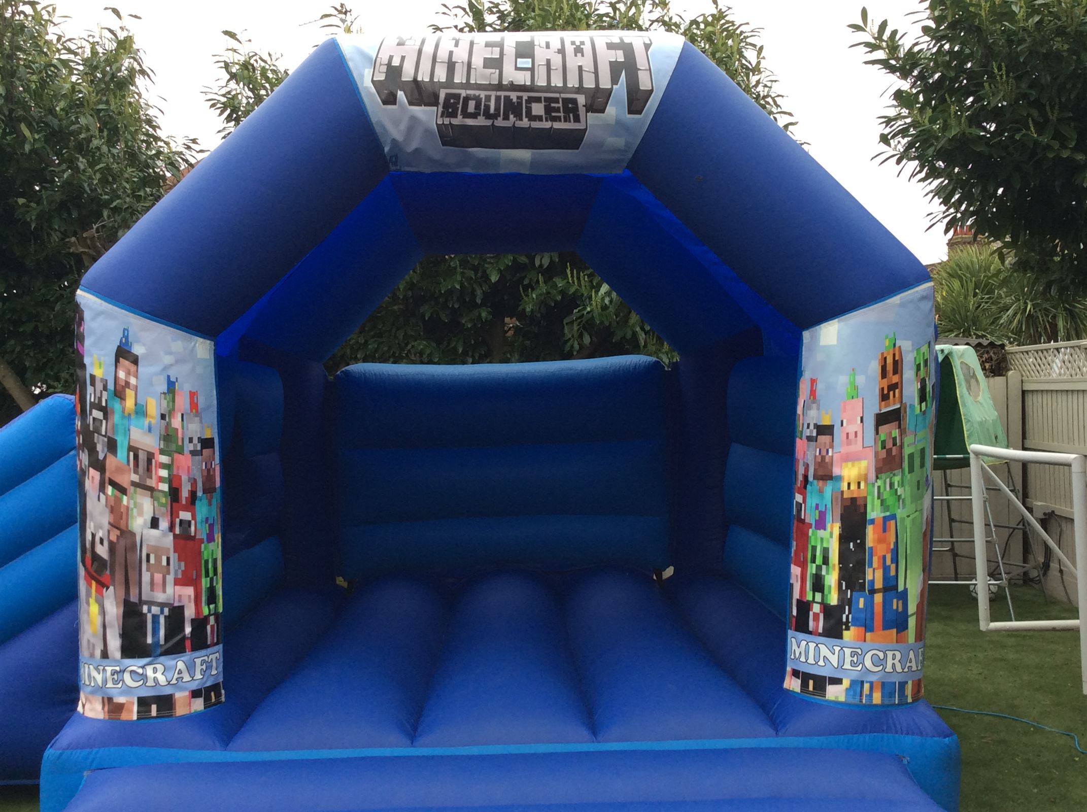 MINECRAFT BOUNCY CASTLE 16FT vs 15ft - Bouncy Castle Hire, Soft Play ...