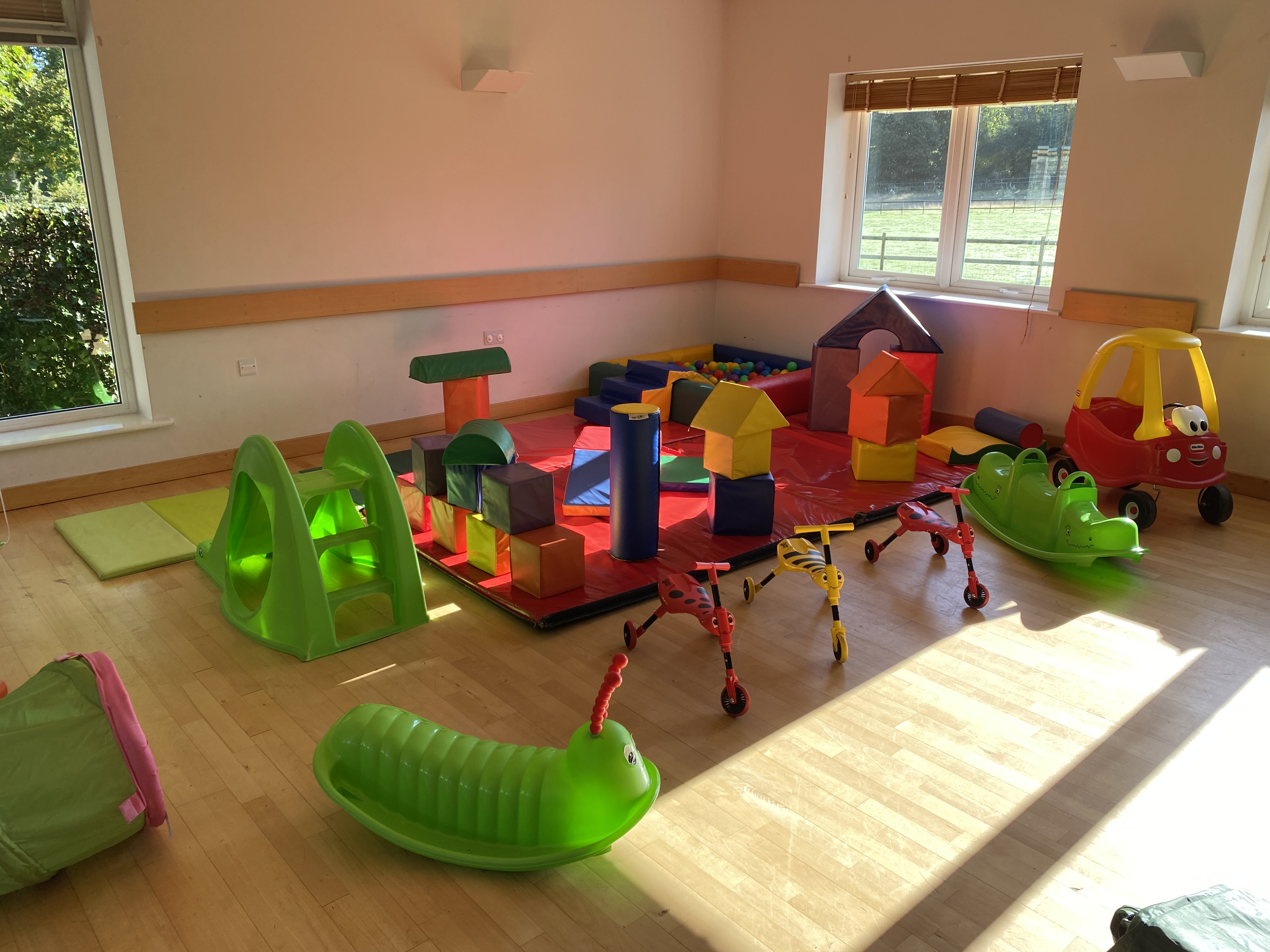 Hall's / Venue's ( For Hire List ) - Hire, Balloon Displays, Bouncy ...