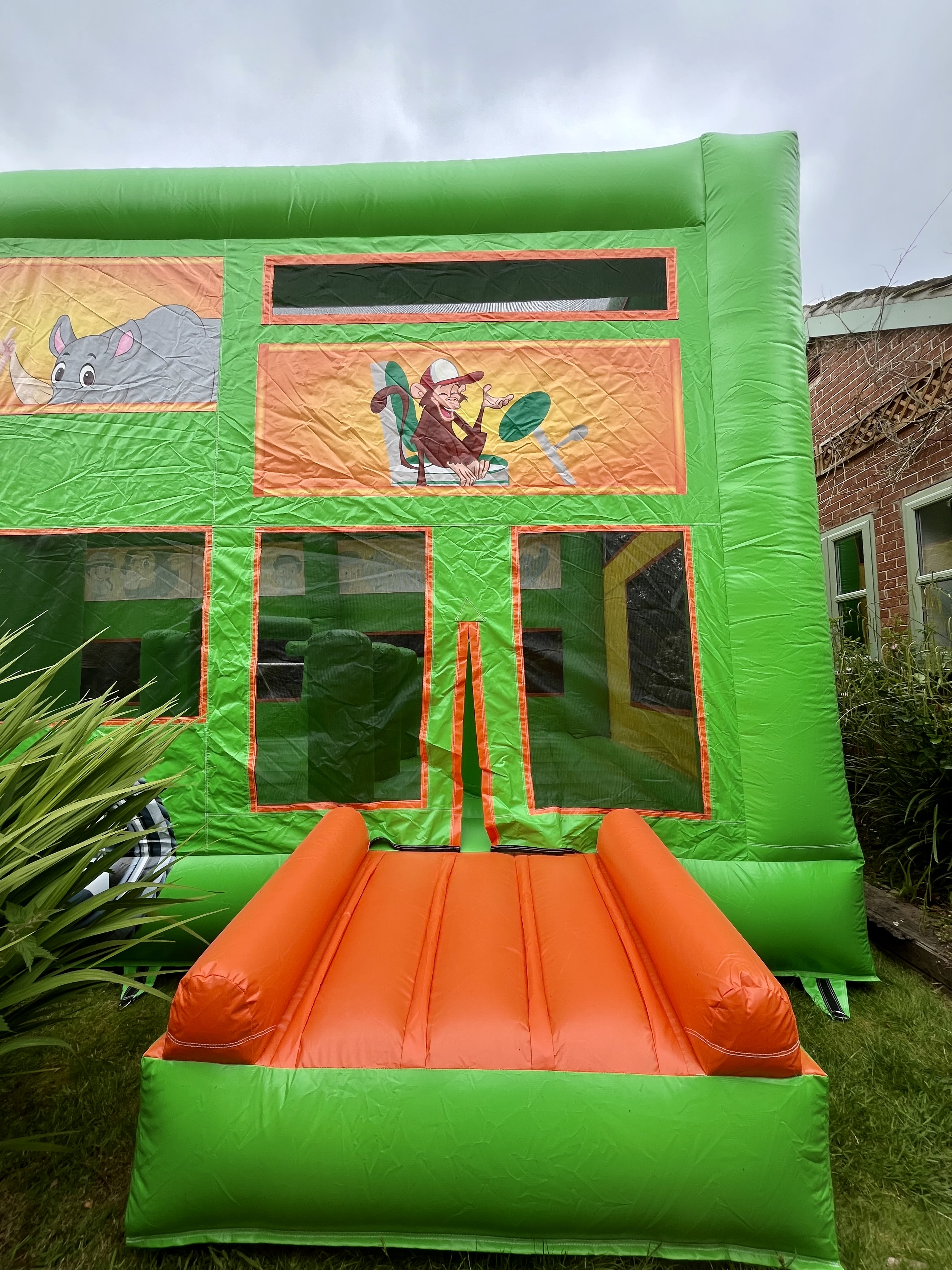 SAFARI FUN BUS OBSTACLE COURSE - Bouncy Castle & Inflatables Hire in ...