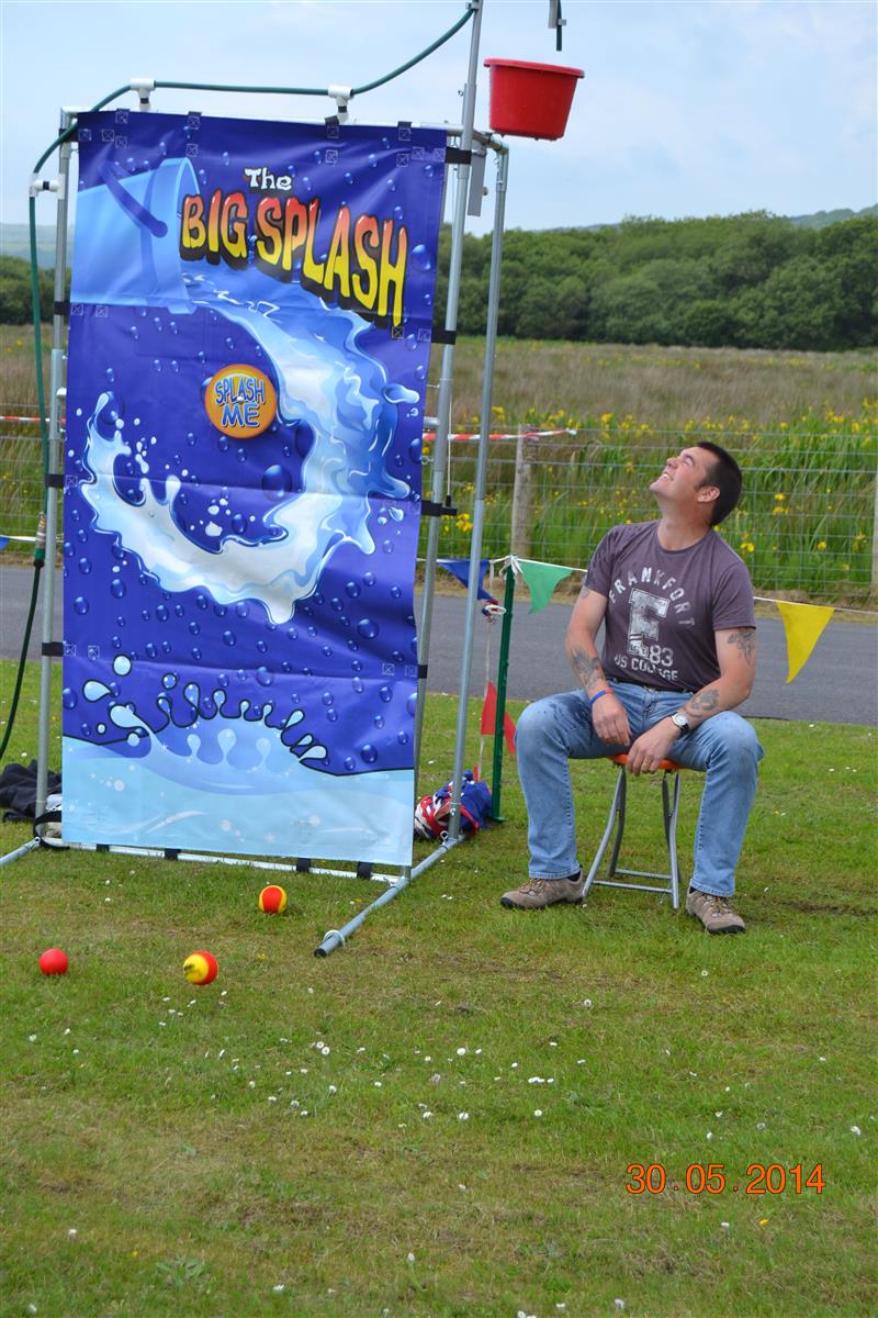 Dunk Tank Hire - ice-rinks.co.uk in UK | Ice-rink Uk