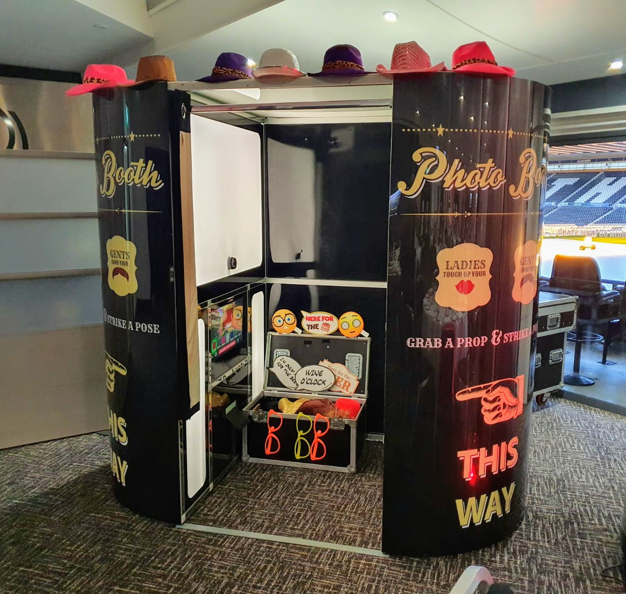 White Wedding Castle & Photo Booth (2 hours) - Bouncy Castle Hire in ...