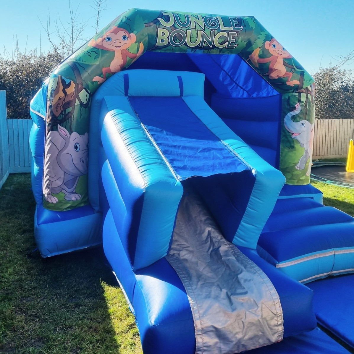 Bounce & Slides - Hire in Aylesbury | BONKERZzz Bouncy Castles