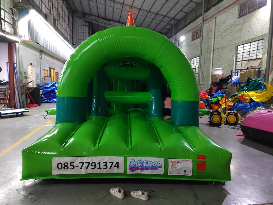 45ft Green Lizard Obstacle Course - Ice-Cream van, Bouncy Castle Hire ...