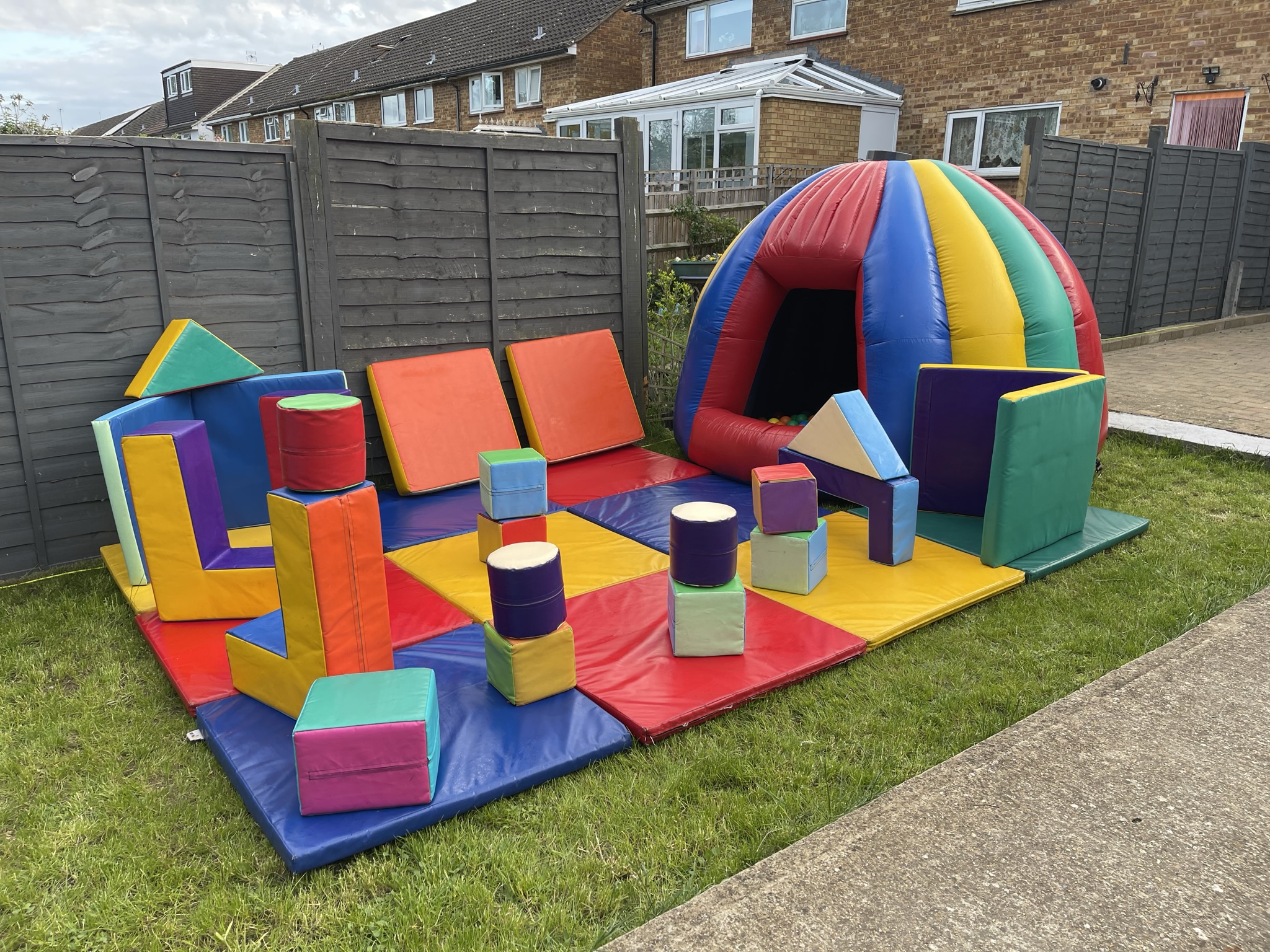 Soft play & sensory dome - Hire in Stevenage | C&O bouncy castle