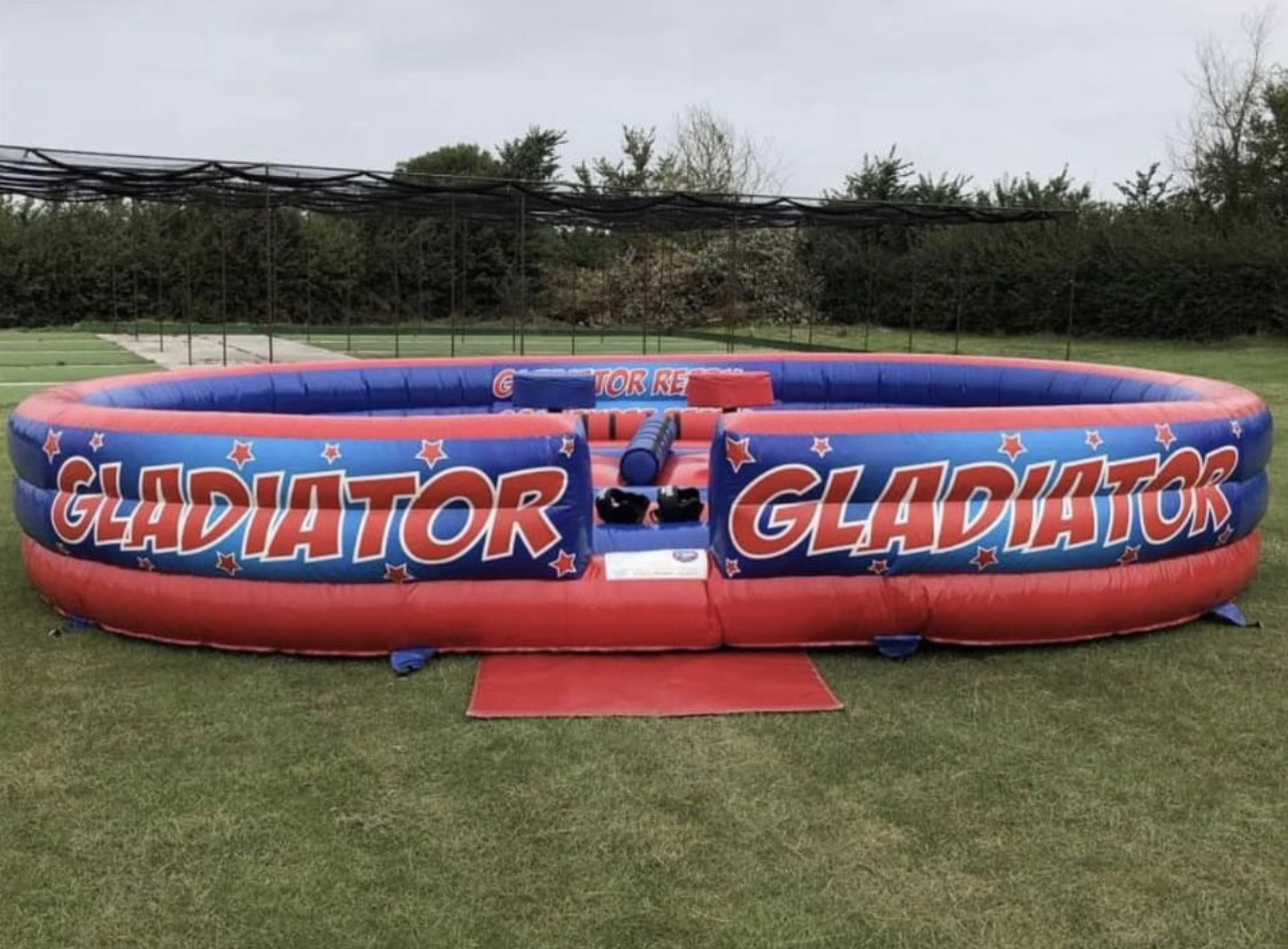 Gladiator duel 24 x 16 - Hire in Stevenage | C&O bouncy castle