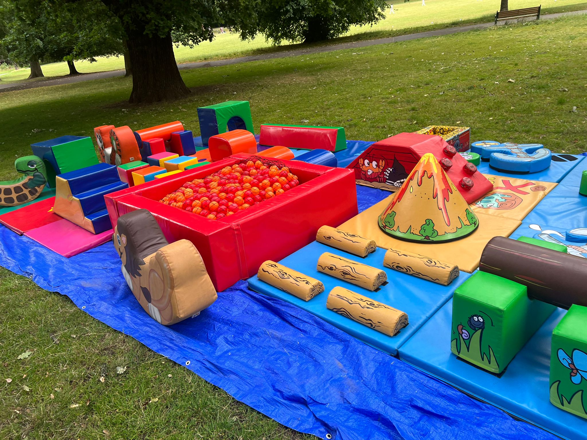 Luxury Ball Pond Hire | London Soft Play Rental | Dancing Cubs