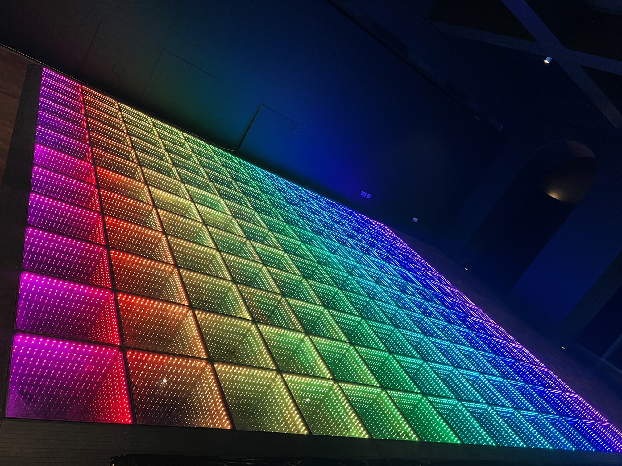 3D Infinity Dance Floor - Event Entertainment in London | We Love Occasions
