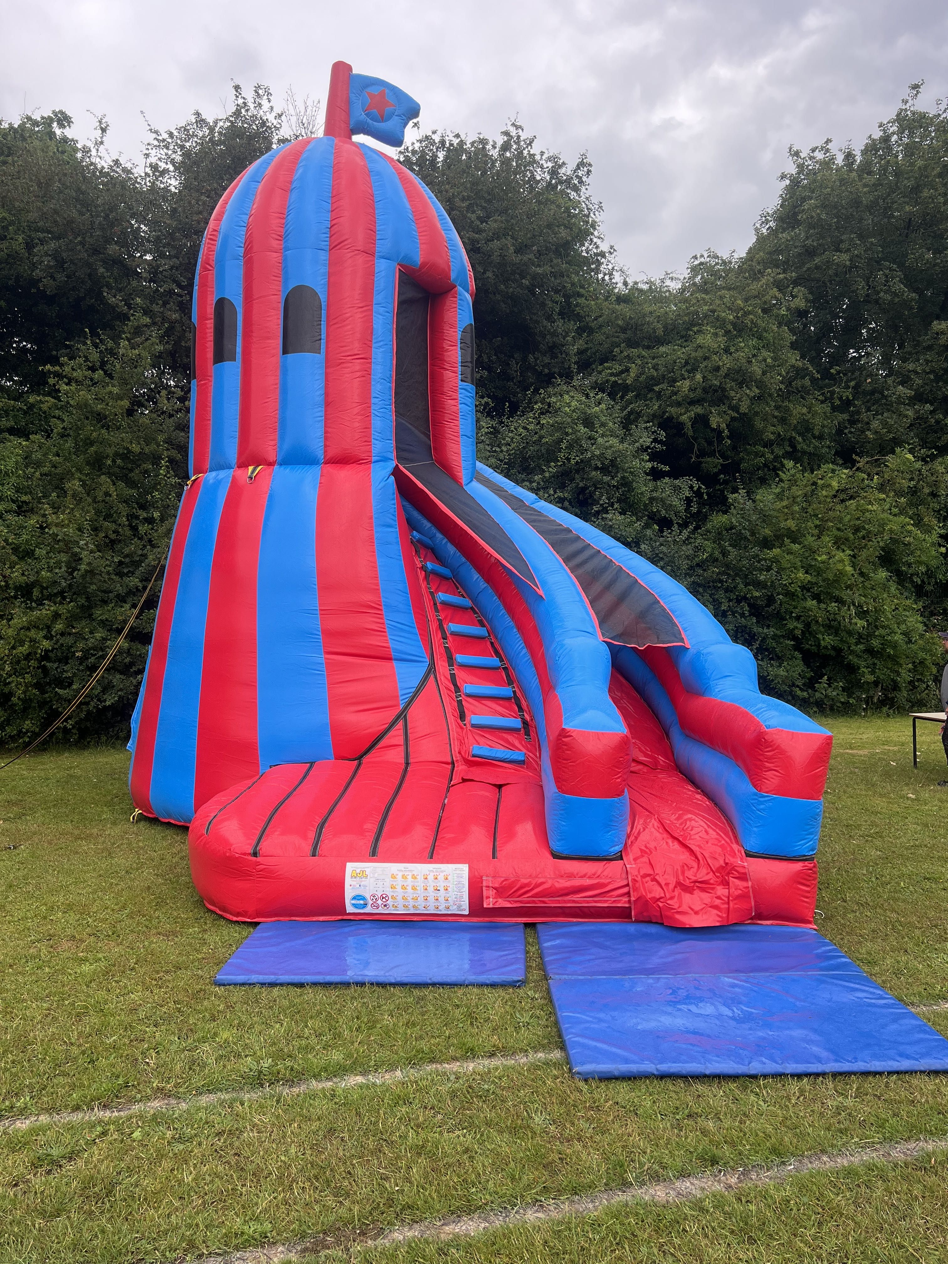 Obstacle Courses, Slides, Fun Runs. School & Event - Bouncy Castle Hire ...