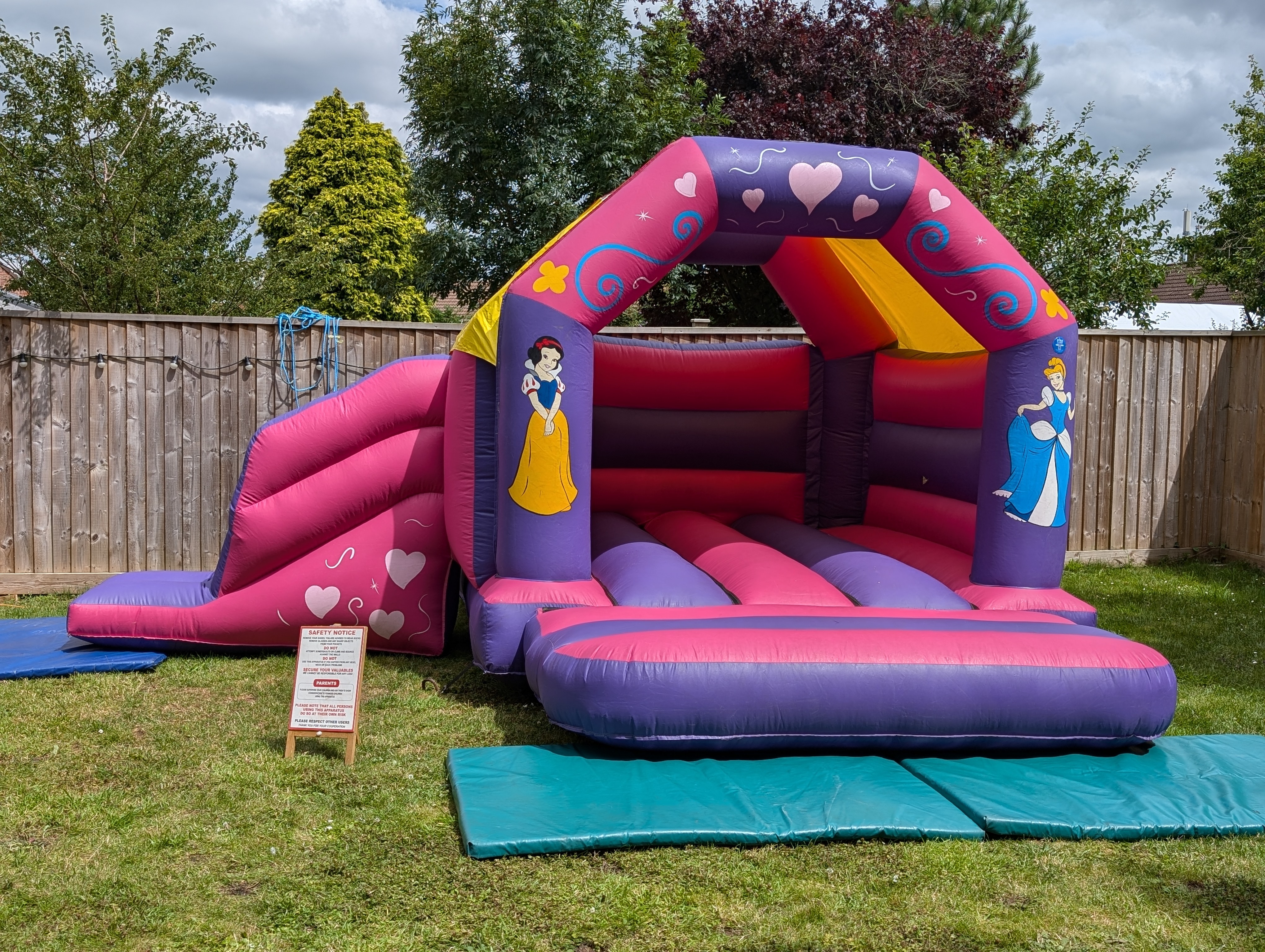 Princess Bouncy Castle Hire | Princess bouncy catsle Bristol