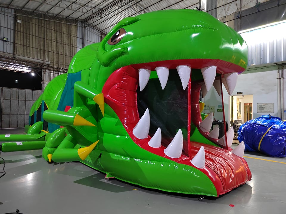 45ft Green Lizard Obstacle Course - Best Ice-Cream van, Bouncy Castle ...