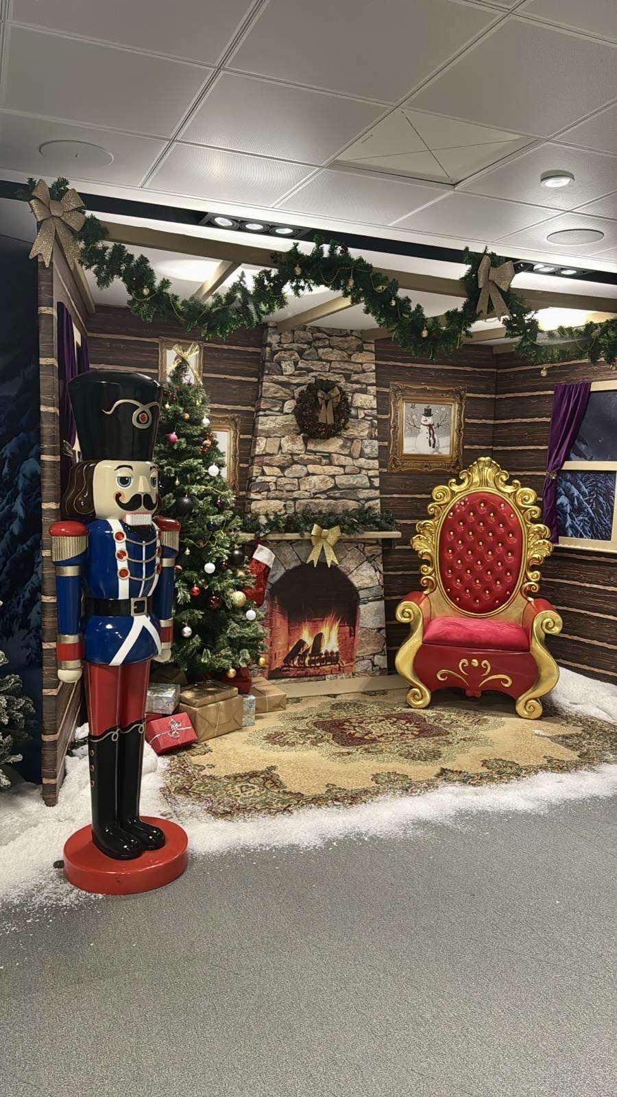 Red & Gold Santa Throne Hire – London, Essex, Kent & Nationwide