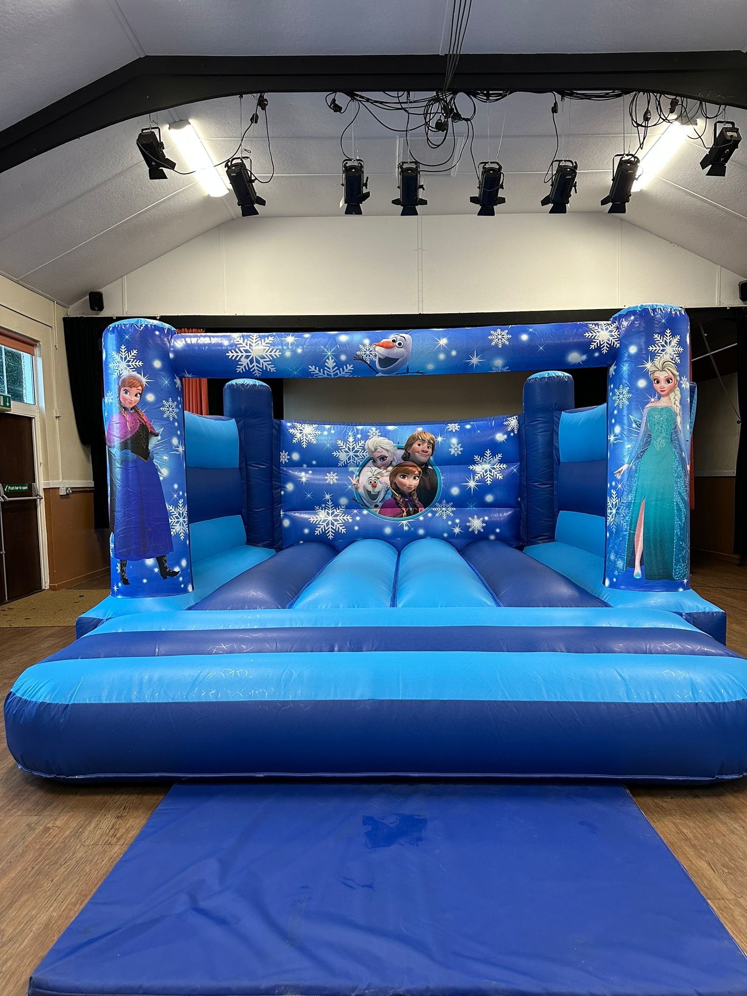 The Frozen Bouncy Castle & Soft Play Package - Hire in Ware, Hoddesdon ...