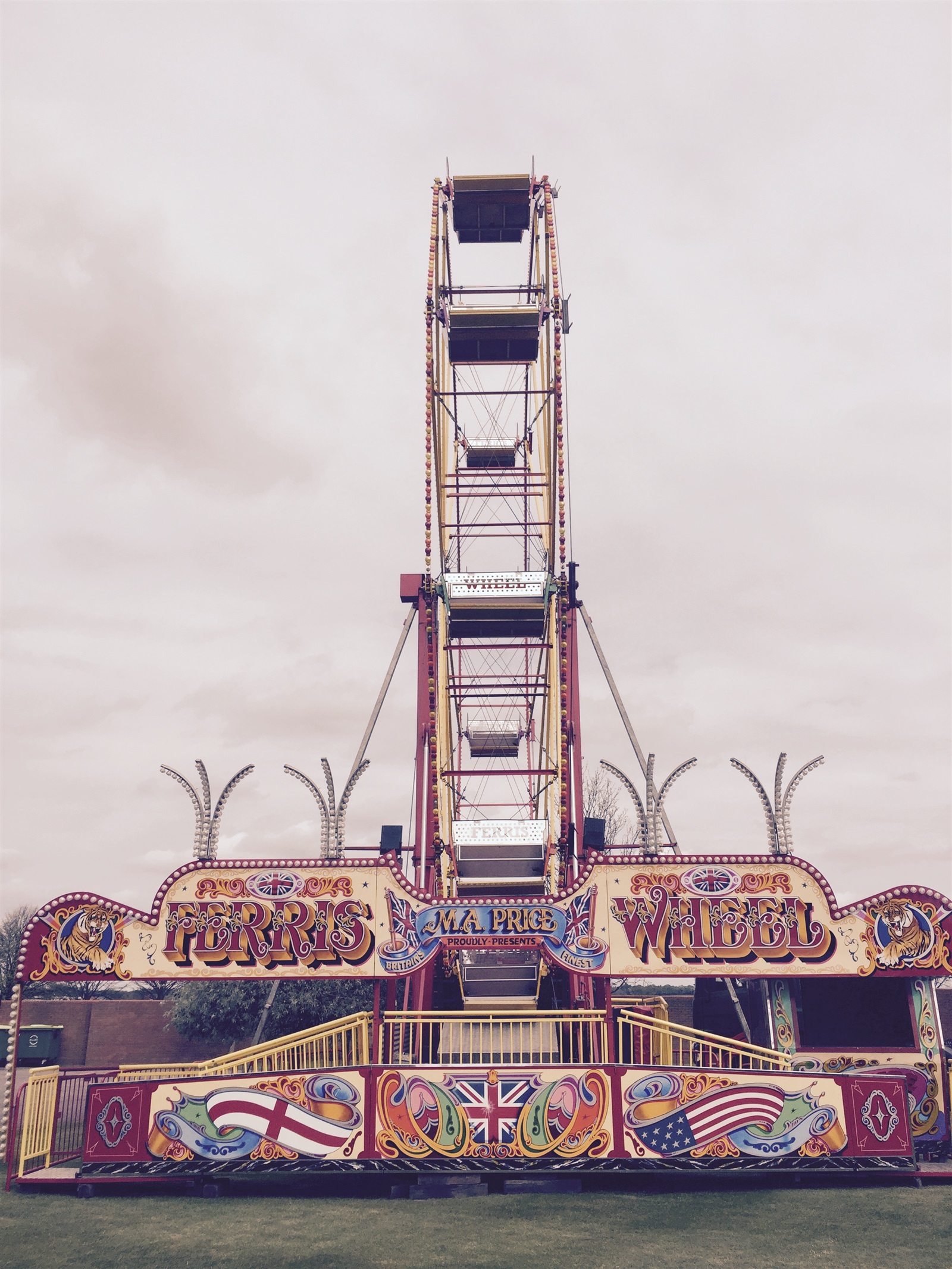 Ferris Wheel Hire - Bouncy Castle Hire, Fairground Attractions and ...