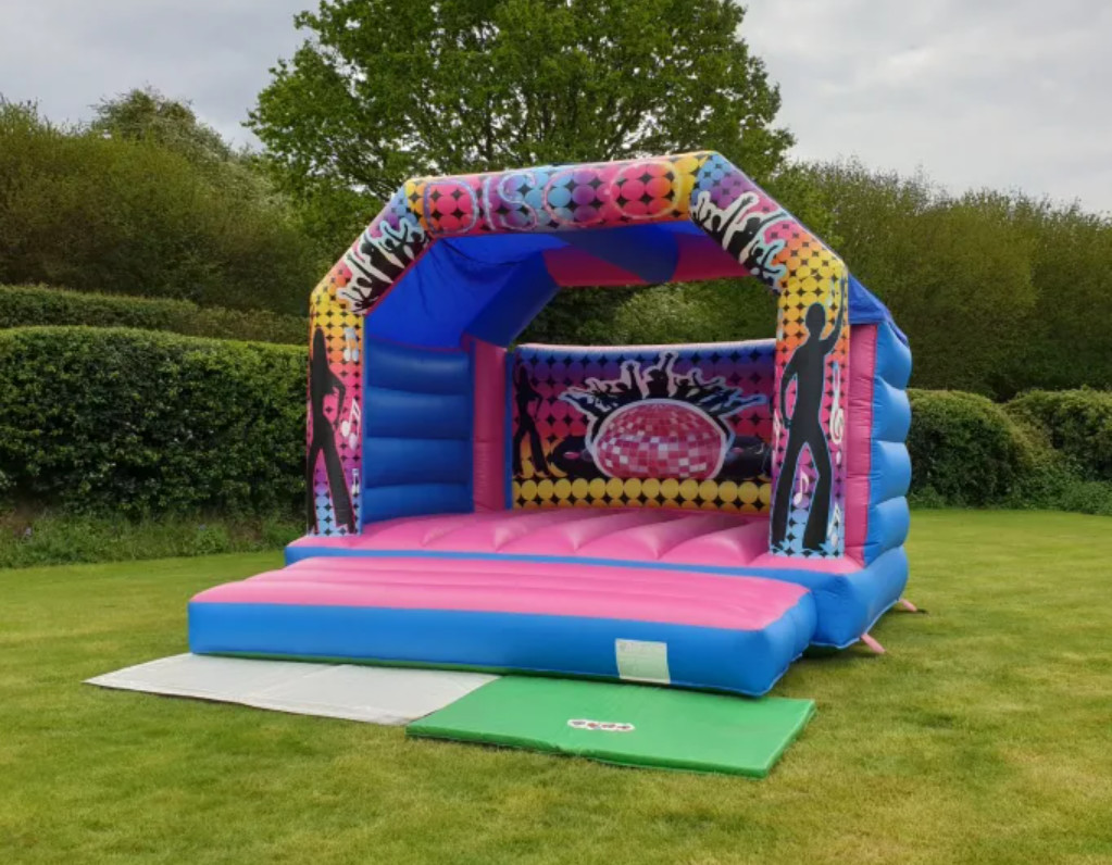 Inflatable castles | Kings Bouncy Castle Hire Cheltenham