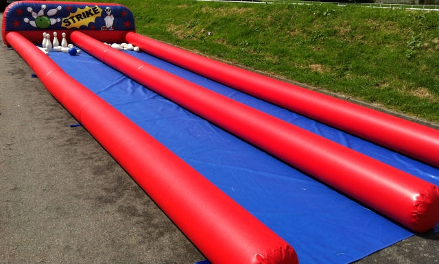 10 (Ten) Pin Bowling Inflatable Game 35ft x 12ft - Bouncy Castle Hire ...