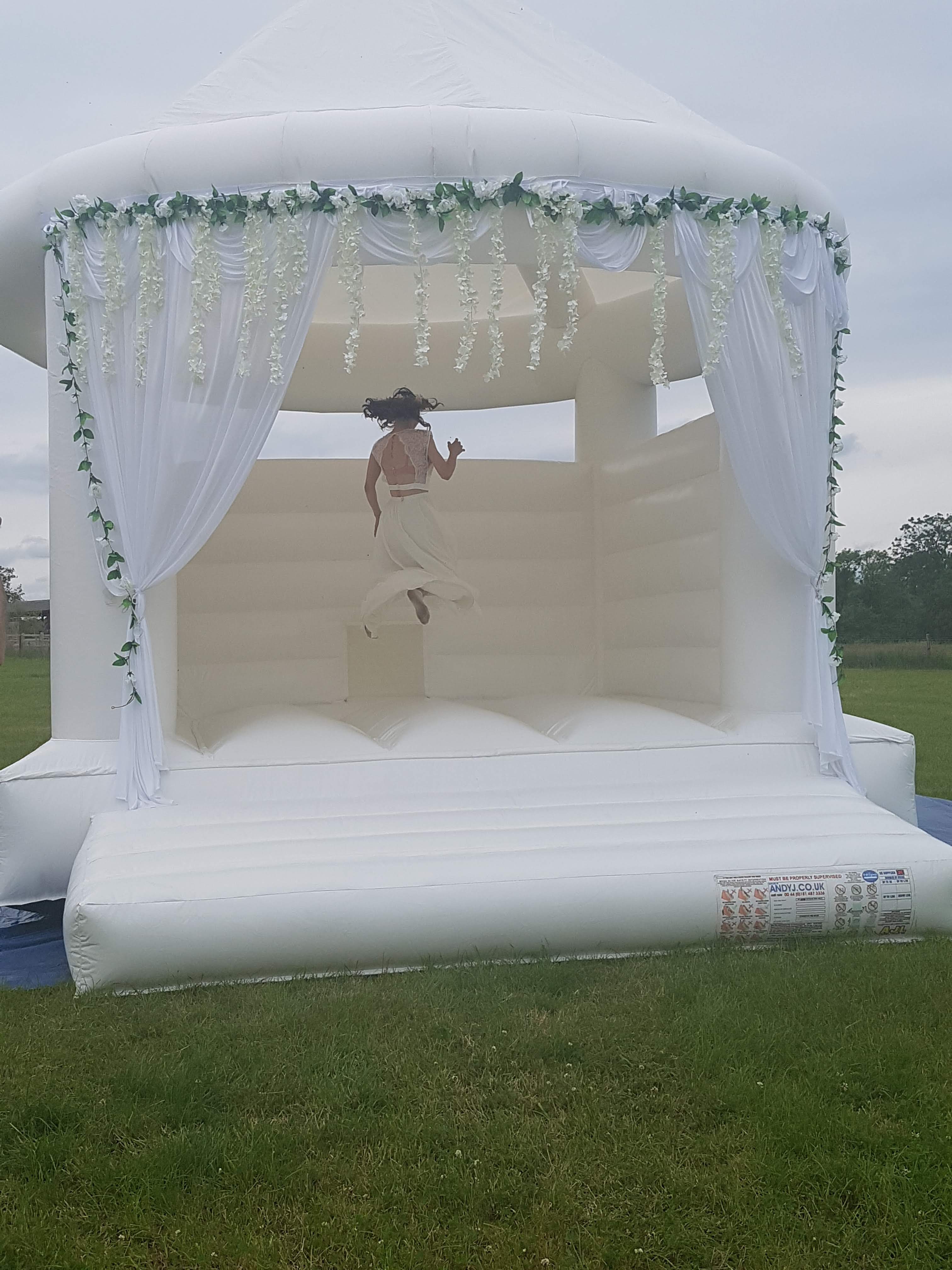 15ft X 18ft White Wedding Bouncy Castle Bouncy Castle Hire Soft Play