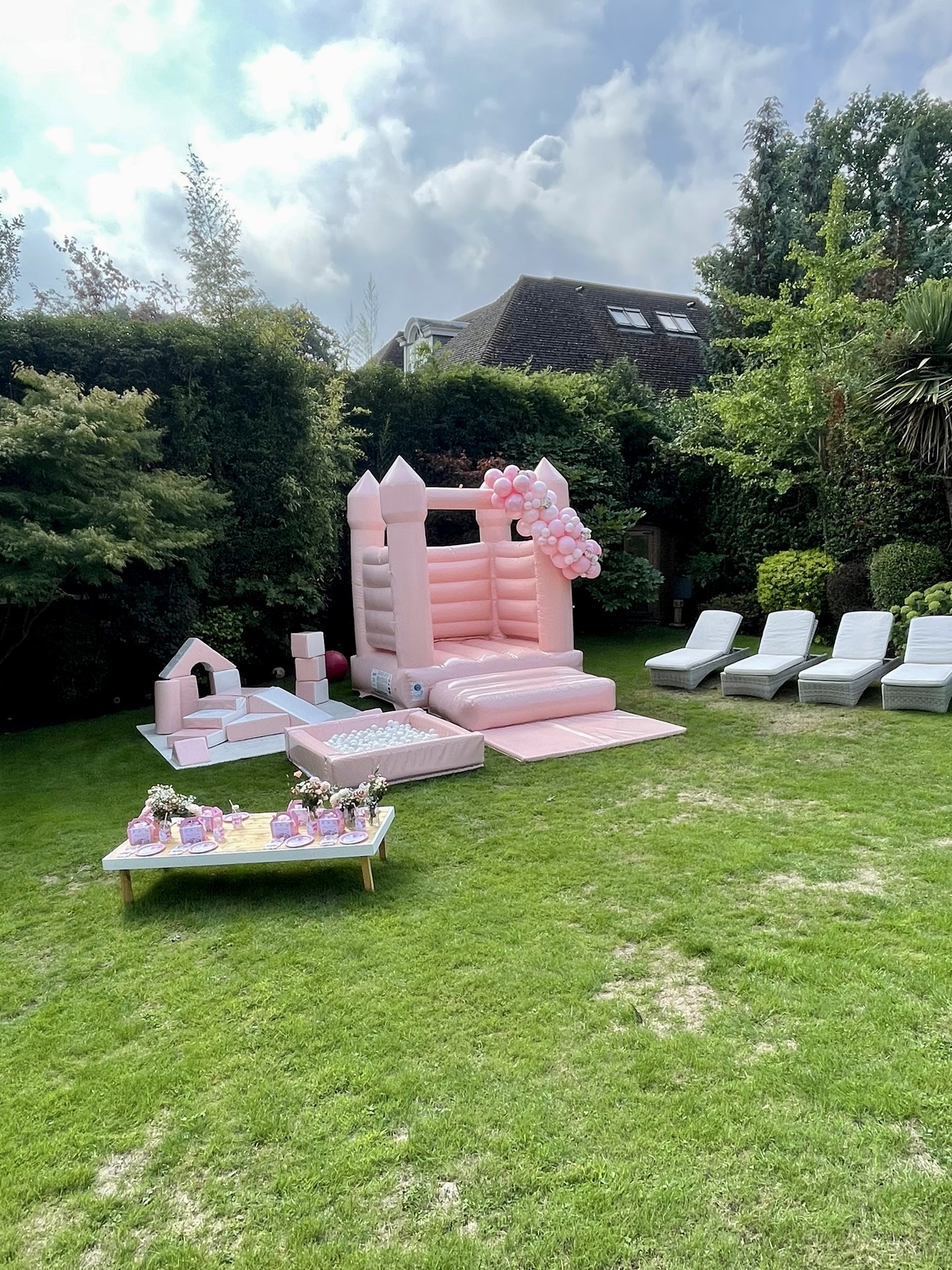 Peach Bouncy Castles & Soft Play Hire Sidcup | Sevenoaks | Kent