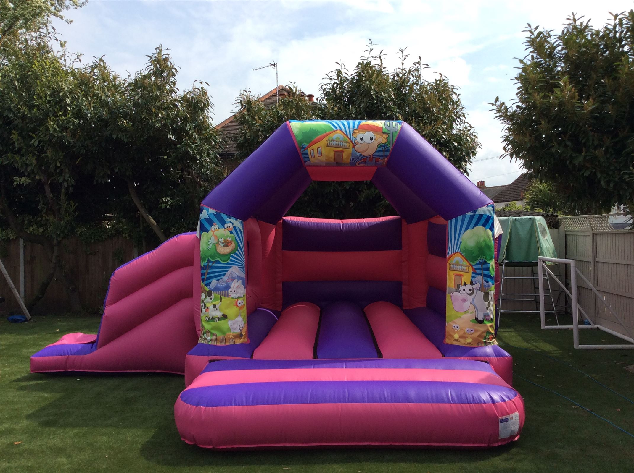 FARM ANIMALS BOUNCY CASTLE 16FT vs 15ft - Bouncy Castle Hire, Soft Play ...