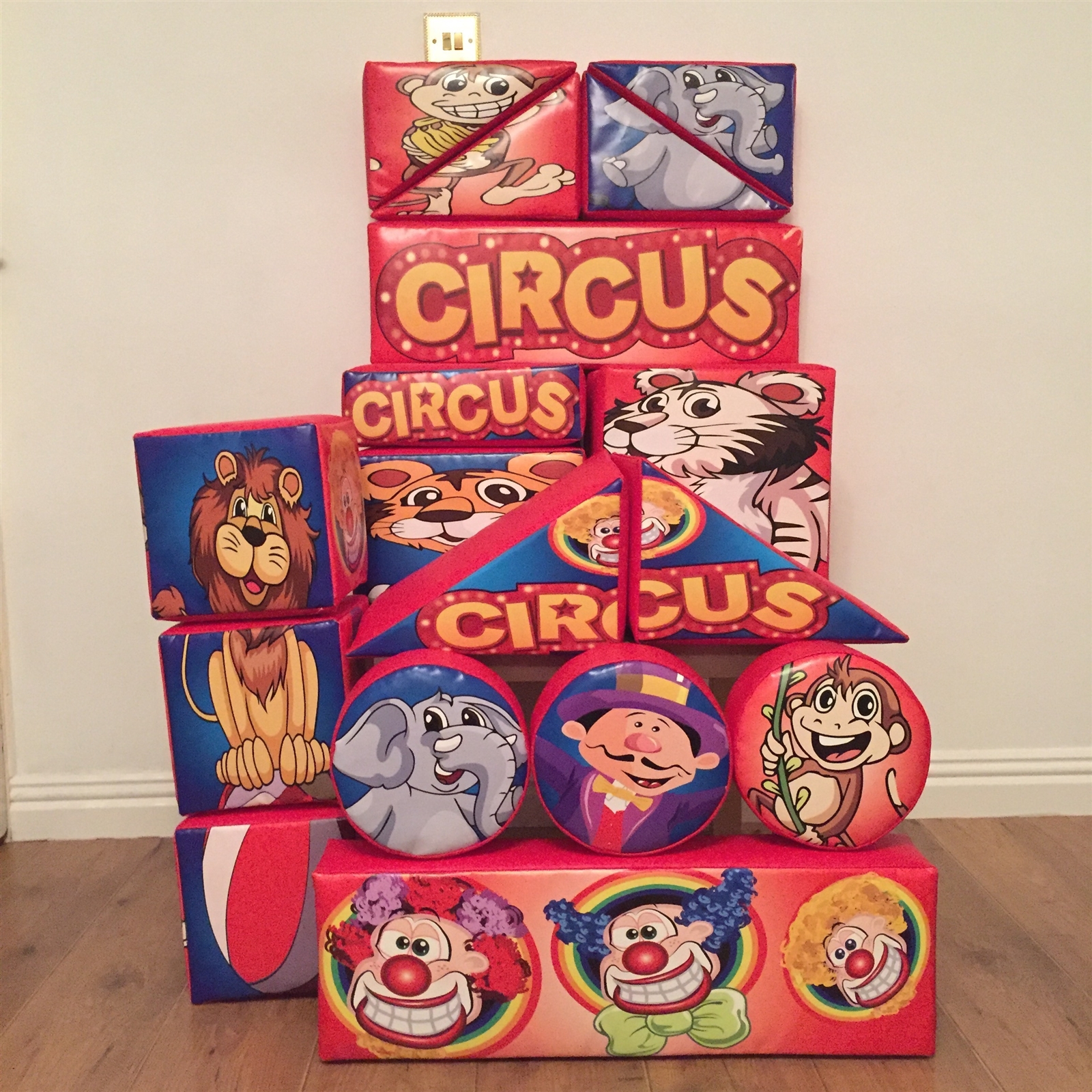Circus Theme Soft Play Set - Bouncy Castles and soft play hire In ...