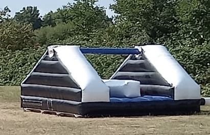 Pillow Bash Pole Joust Inflatable 15ft x 15ft - Bouncy Castle Hire in ...