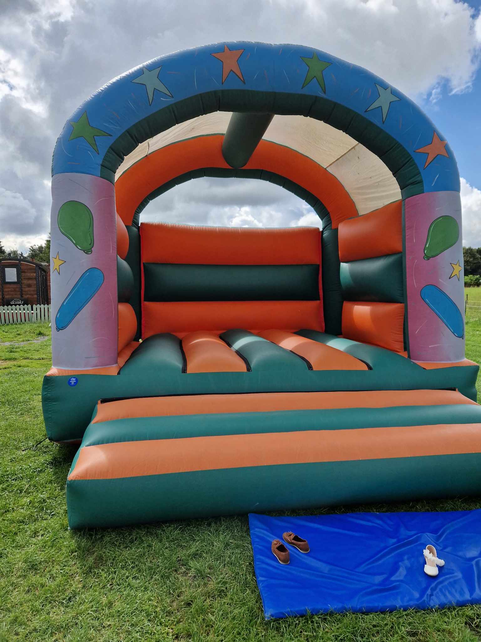 Mega Balloon - Hire in Lincoln | Lincs bounce