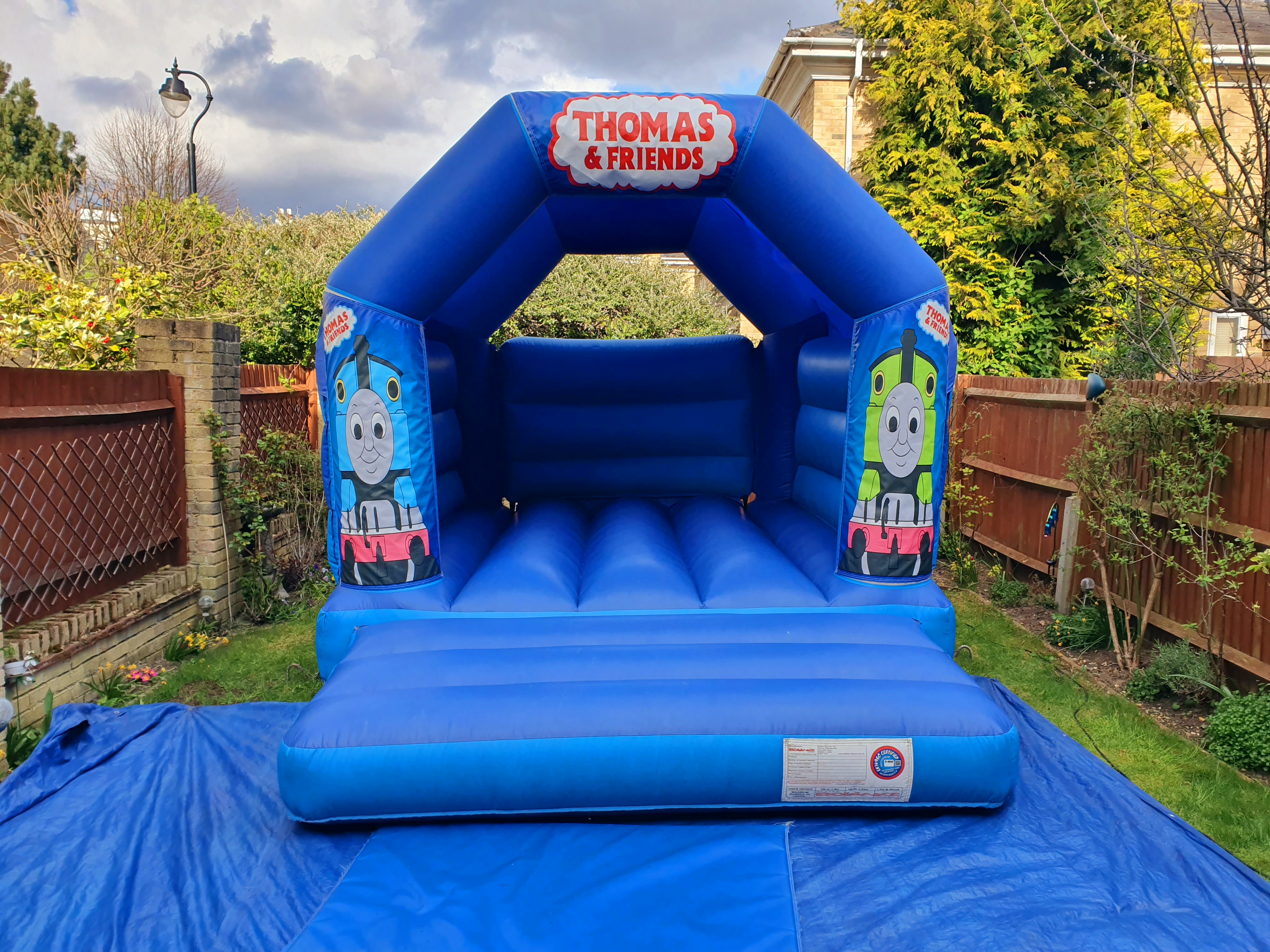 THOMAS THE TANK ENGINE BOUNCY CASTLE 15FT vs 11ft - Bouncy Castle Hire ...