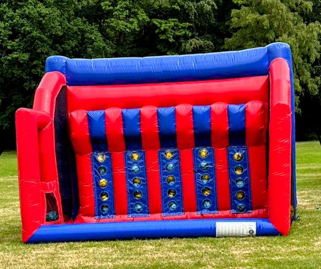 Inflatable Connect 4 - ice-rinks.co.uk in UK | Ice-rink Uk