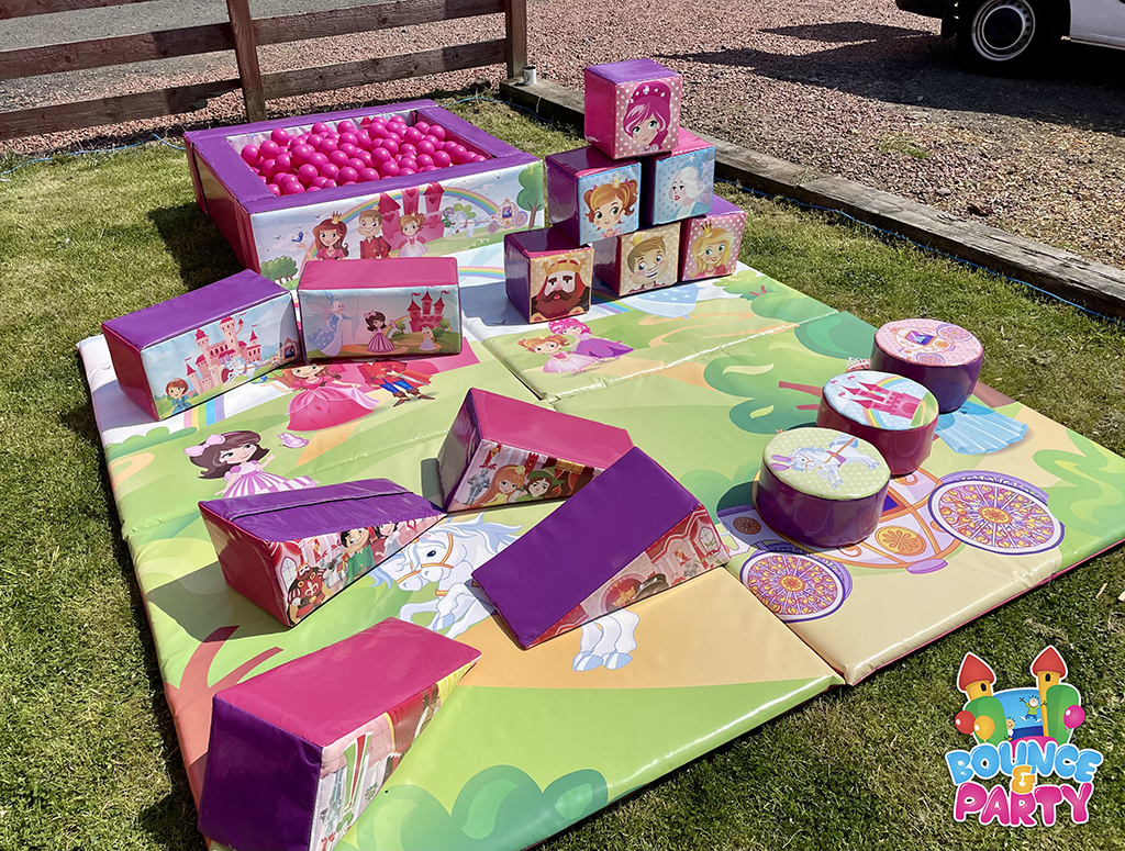 Princess Themed Soft Play & Ball Pool Setup - Bouncy Castles, Magic ...