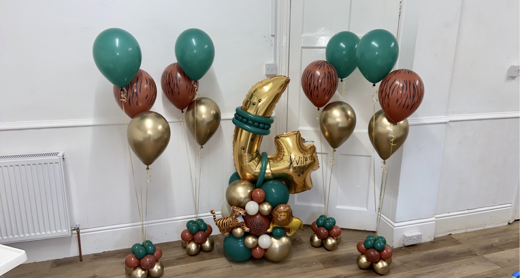 Helium Latex Bouquet (Deluxe Base) - Hire, Balloon Displays, Bouncy ...