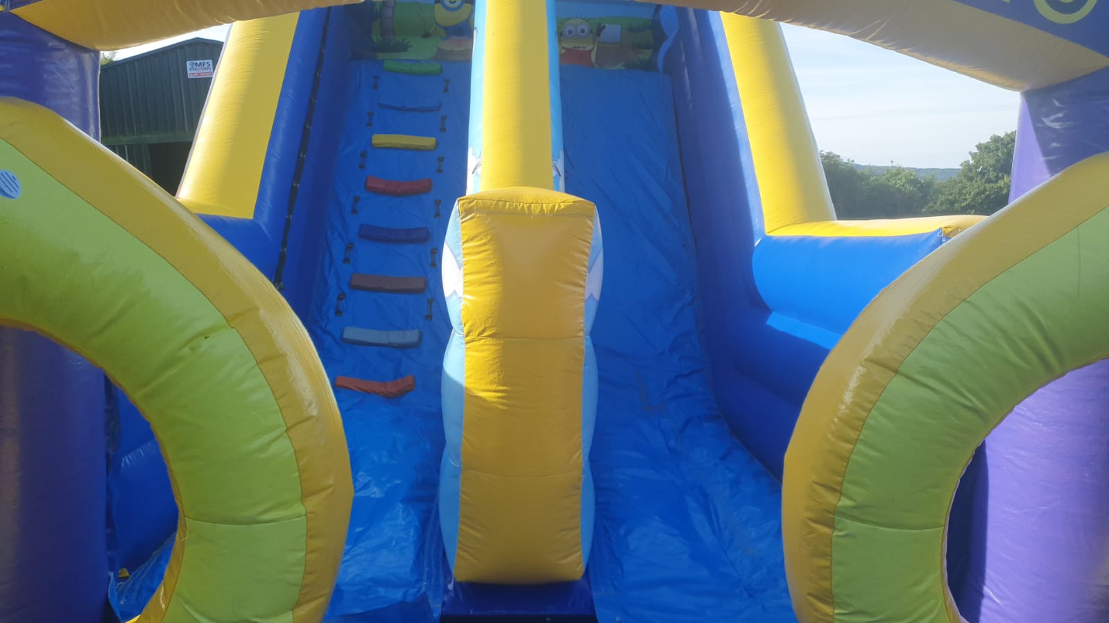 50 ft Minion's OB With Super Slide....HIRE 1 DAY AND GET SECOND DAY ...