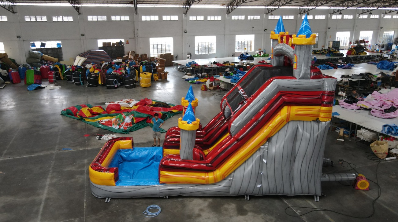 Castle Water Slide 18ft Tall - Hire in Il | Chocos rentals