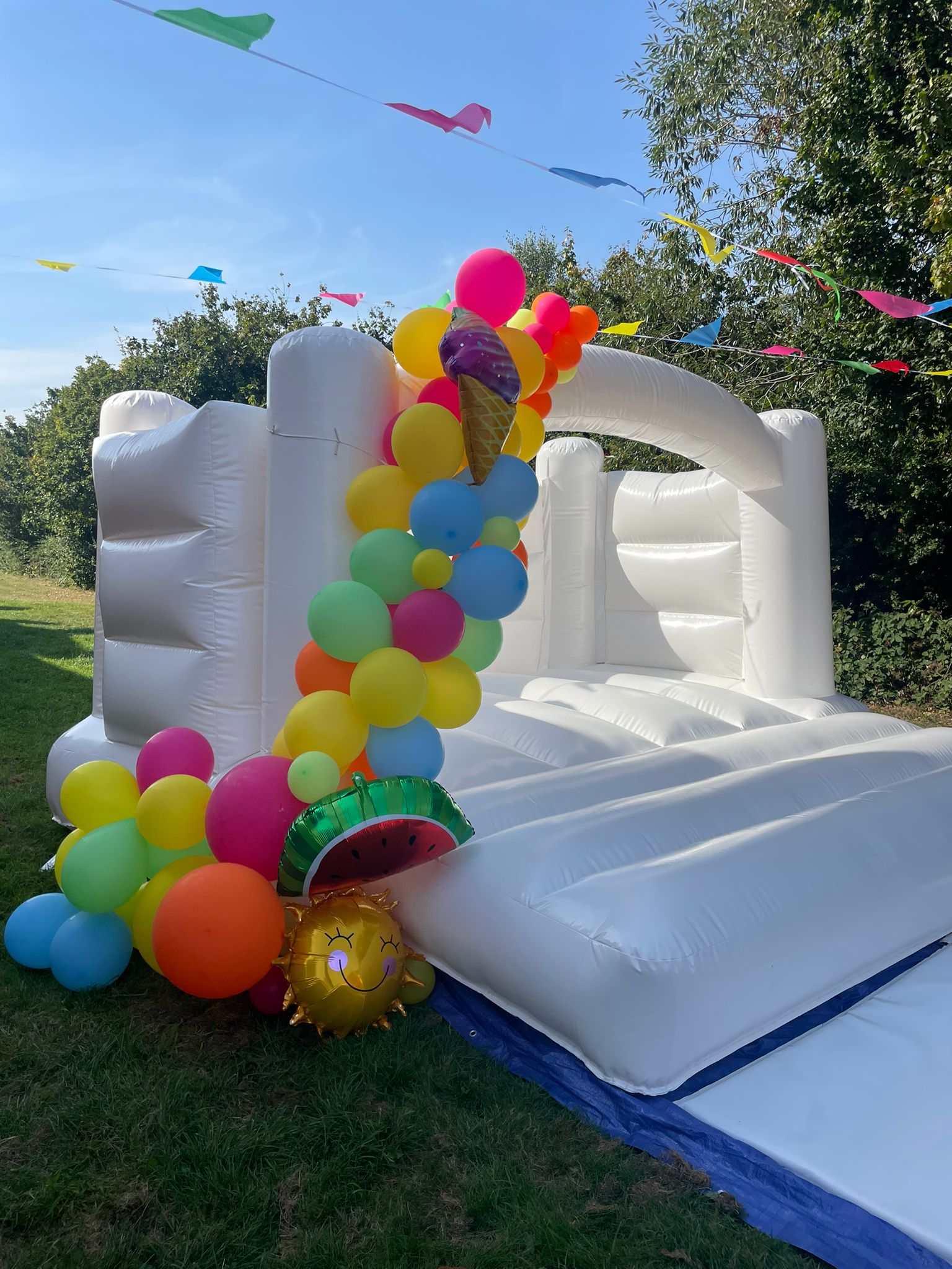 Nicebounce White Castle 12ft x 12ft