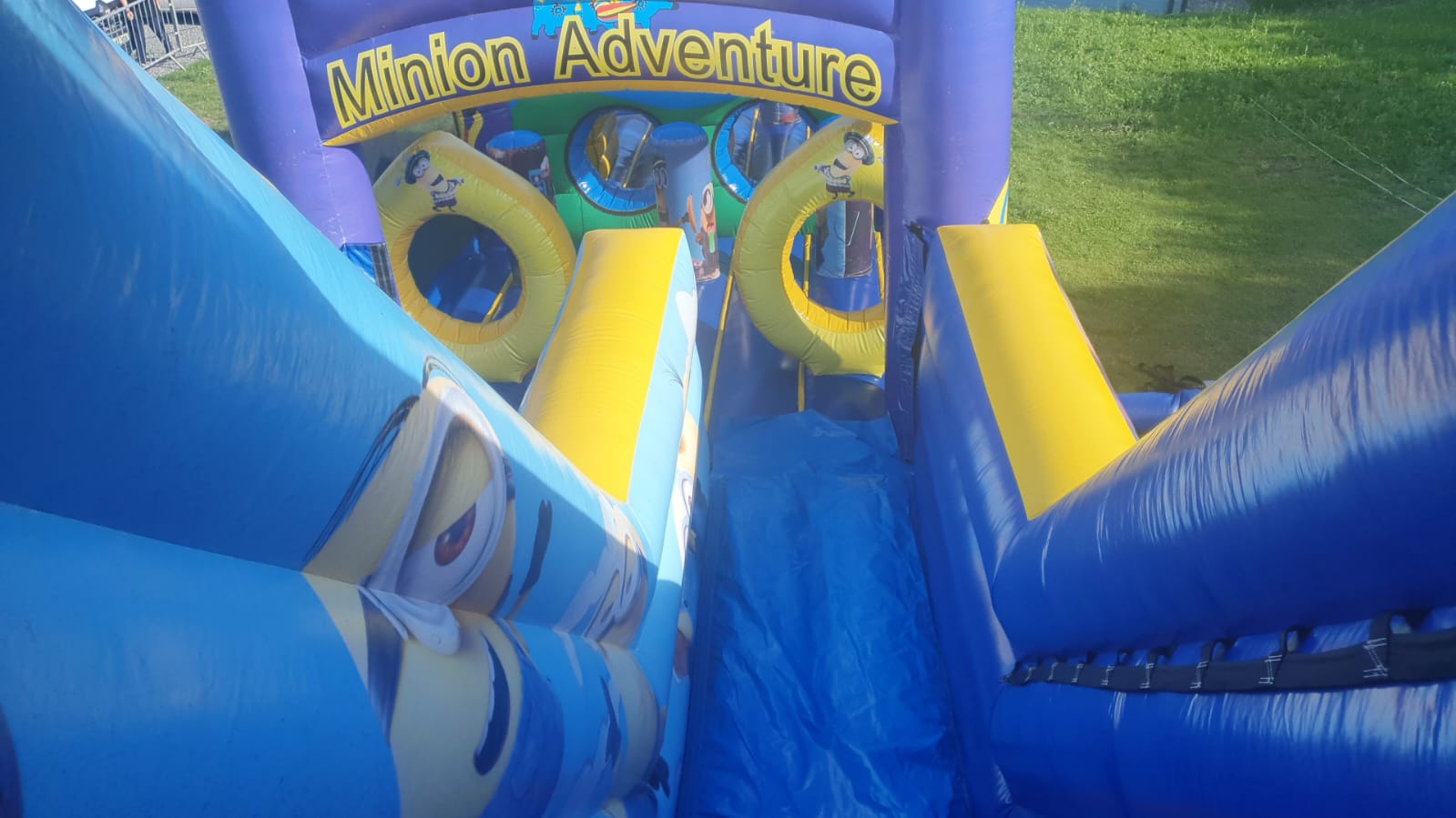50 ft Minion's OB With Super Slide....HIRE 1 DAY AND GET SECOND DAY ...