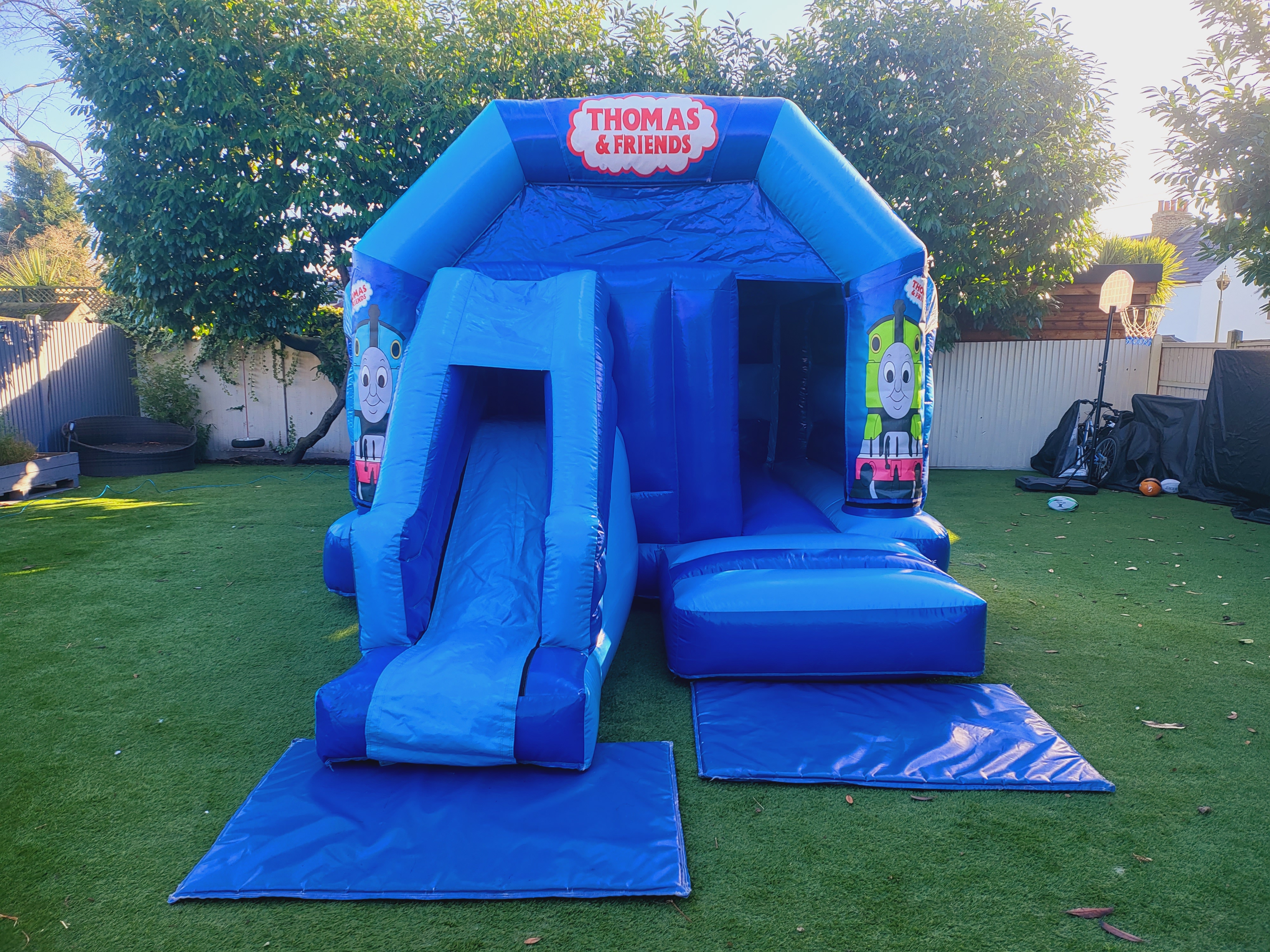 THOMAS THE TANK ENGINE BOUNCY CASTLE 17FT vs 12ft - Bouncy Castle Hire ...