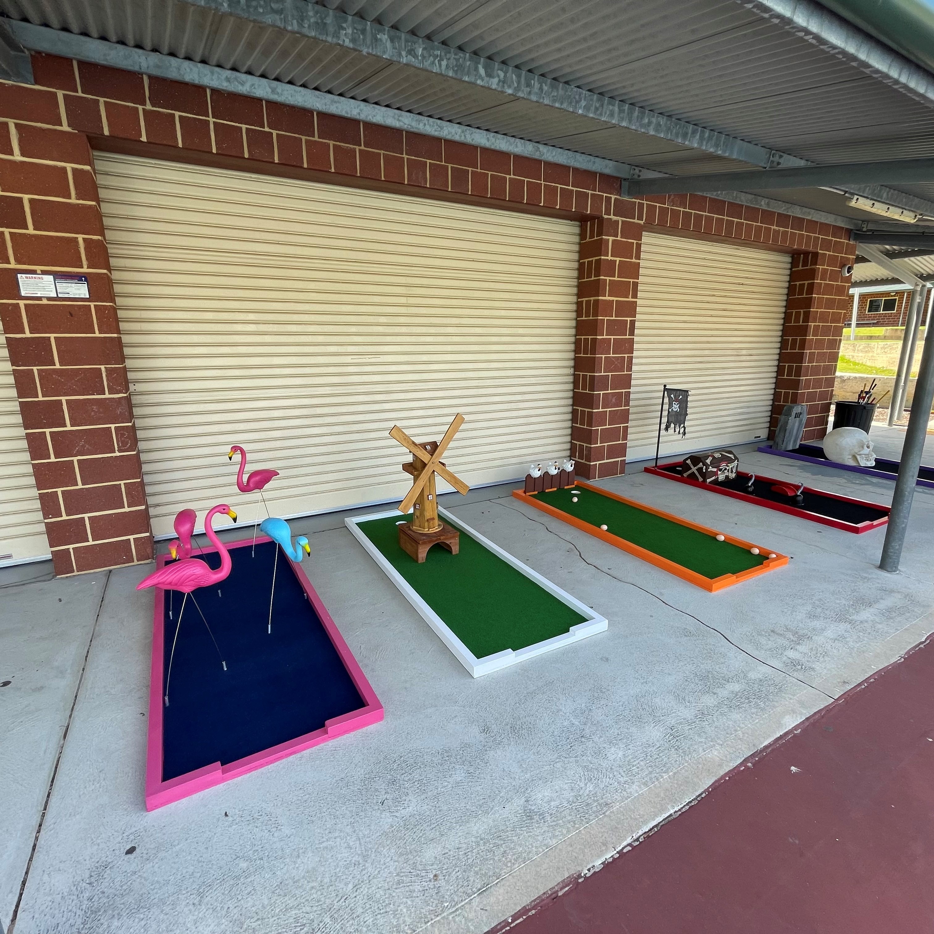 Deluxe Mini Golf - Bouncy Castle Hire in Wangara WA | Perth Amusement ...