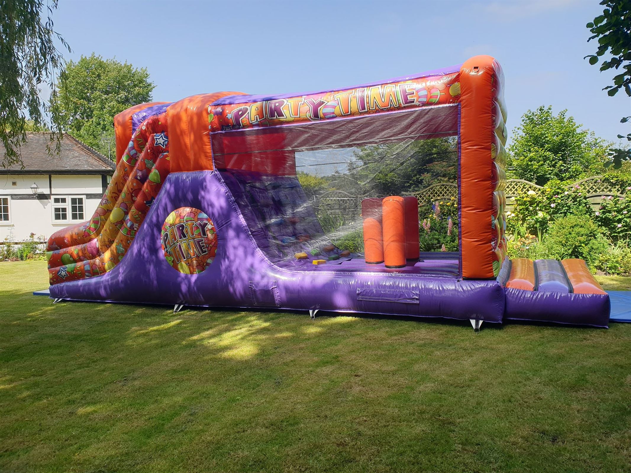 28ft Mini Assault Course Fun Run - Bouncy Castle Hire in Milton Keynes ...