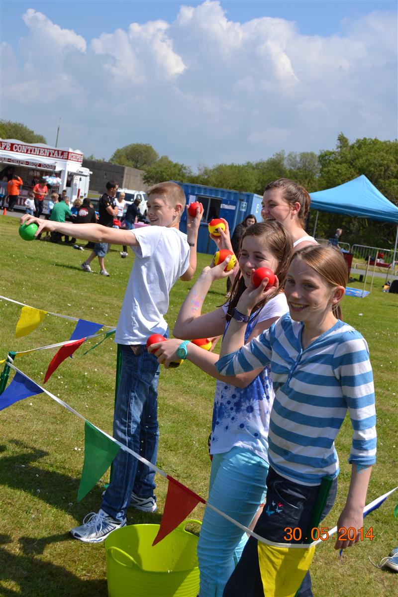 Dunk Tank Hire - ice-rinks.co.uk in UK | Ice-rink Uk