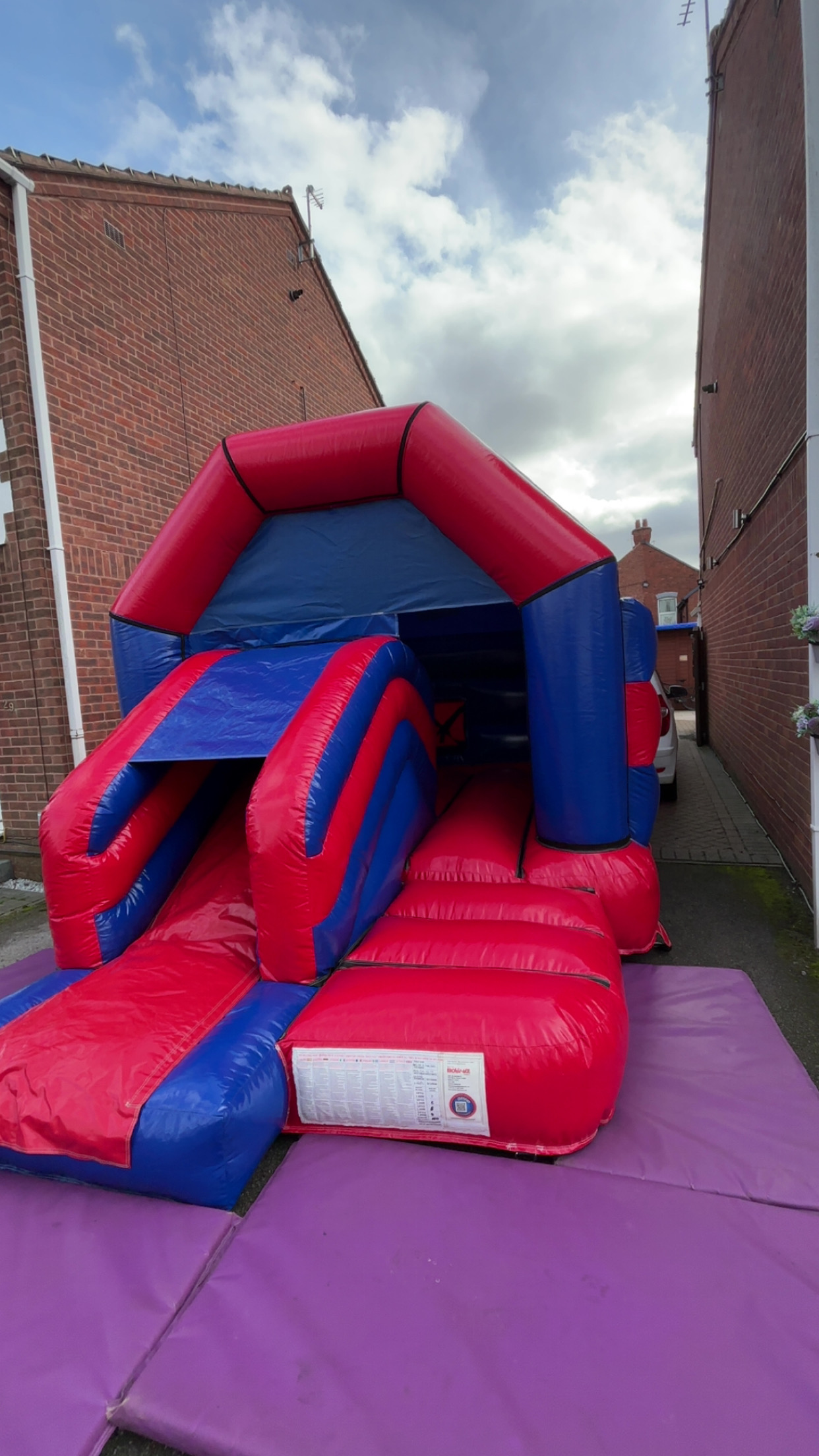 Blue and red slide combi hire in Nottingham - no deposit required