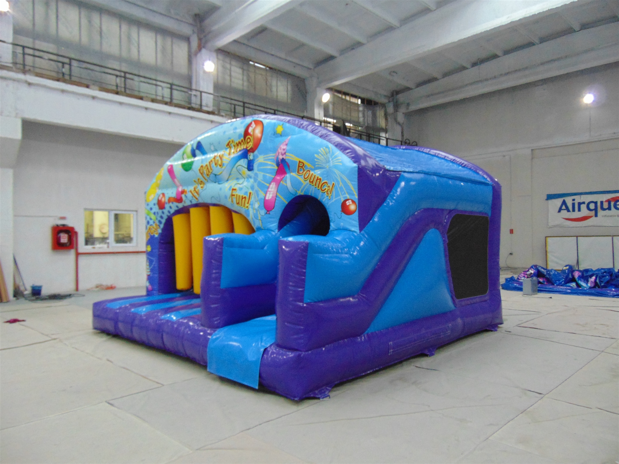 U Shaped Obstacle Course - Bouncy Castle and Inflatable Hire in Surrey ...
