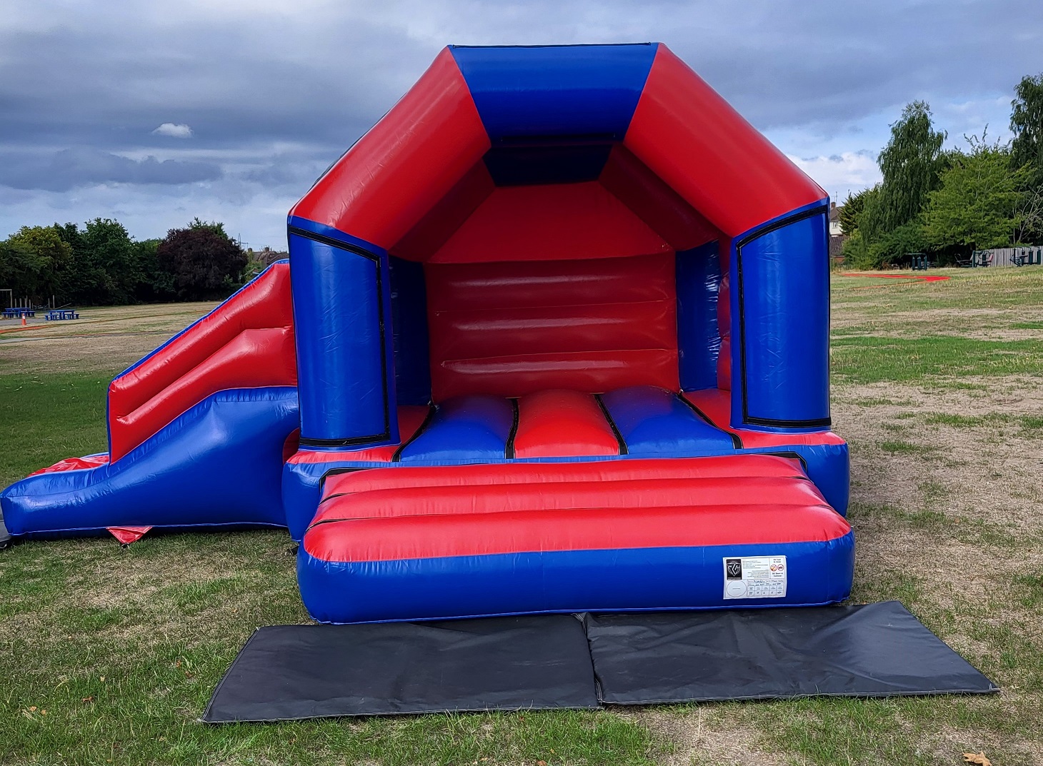 Red & Blue Side Slide Combo - Hire in Reading | Kendalls castles