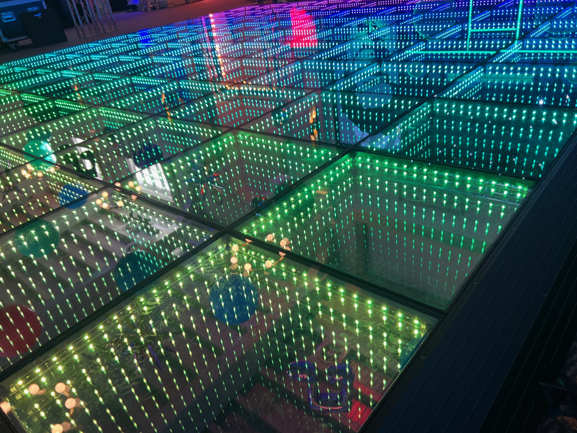 3D Infinity Dance Floor - Event Entertainment in London | We Love Occasions