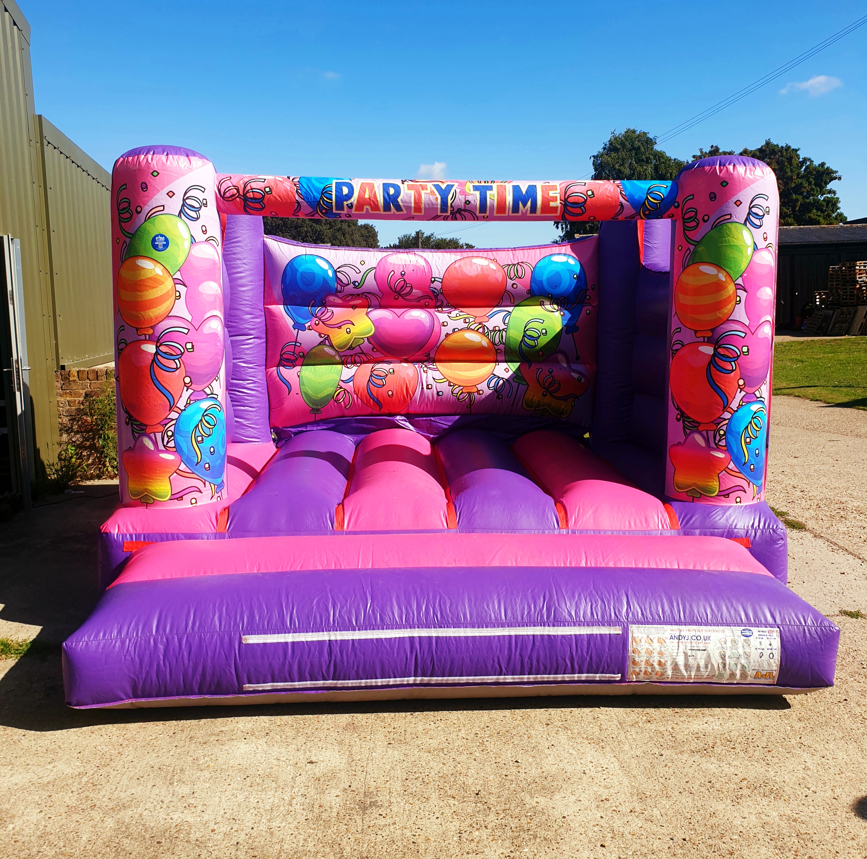 Girls Party Time Four Turret Castle - Hire in Romford | Kidsvision soft ...