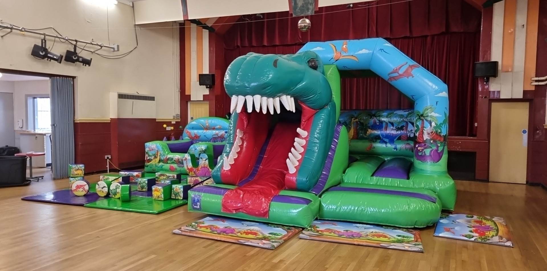 dinosuar soft play hire and dinosaur bouncy castle